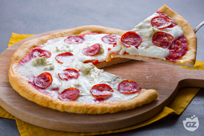 Pizza con levadura instantánea - Recetas italianas de GialloZafferano
