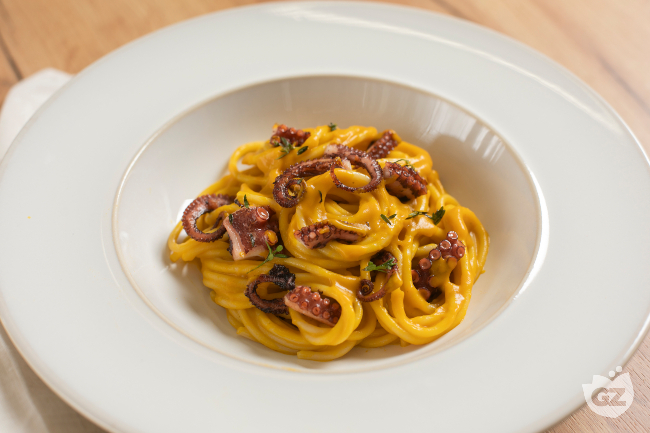 Pasta con crema de calabaza y pulpo - Recetas italianas de GialloZafferano