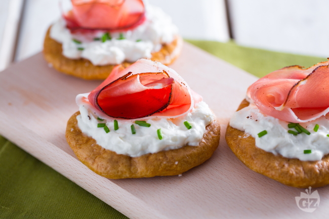 Mini tostas crujientes y sabrosas - Recetas italianas de GialloZafferano