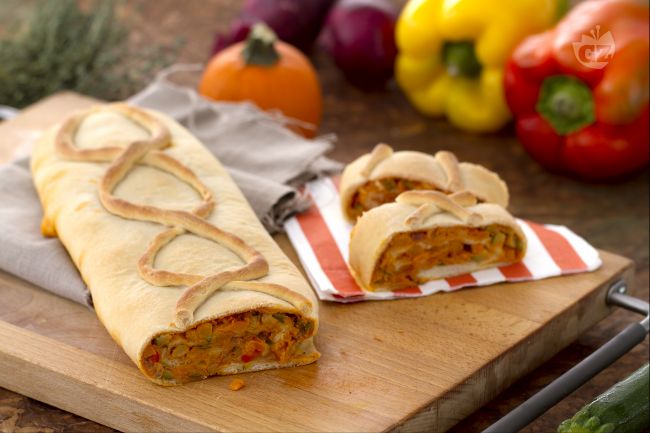 Strudel de masa de pan con verduras y robiola - Recetas italianas de ...